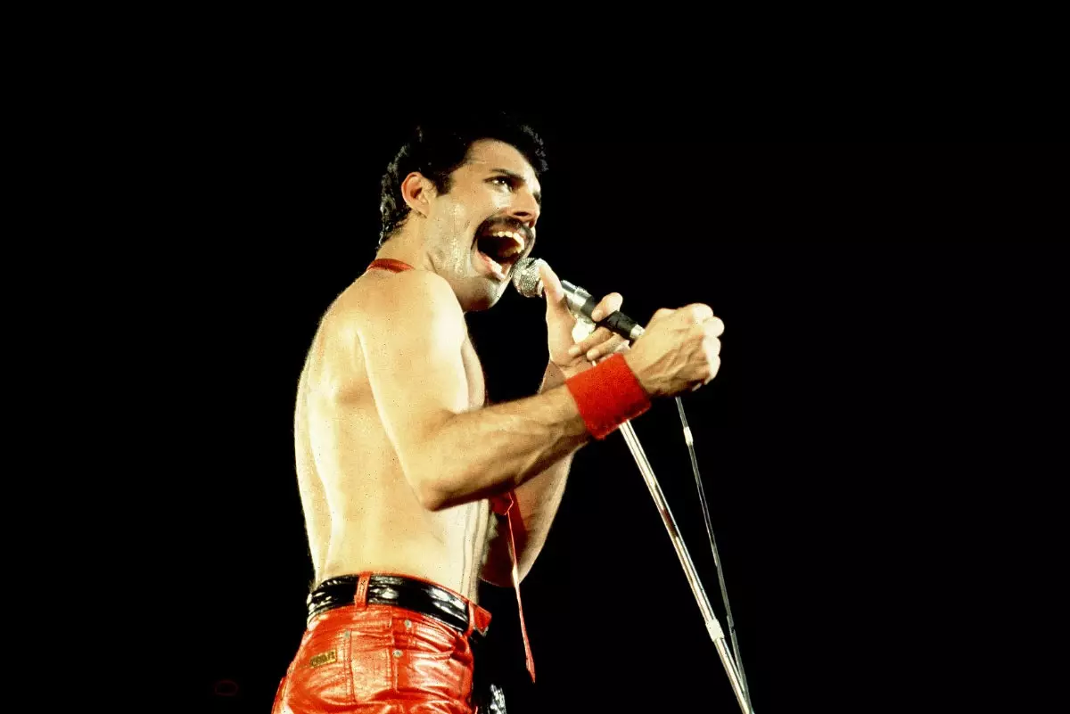 Freddie Mercury ၏ တောရိုင်းဇာတ်လမ်းများ