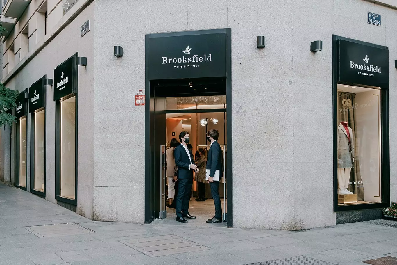 Fasad toko Brooksfield di nomer 20 Calle Velzquez di Madrid