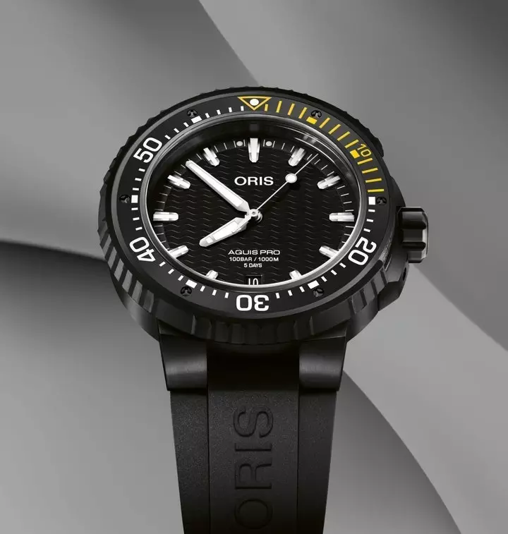 اهڙيءَ طرح Oris ناقابل قابل معيار-قيمت ۽ گارنٽي سان واچون ٺاهڻ جو انتظام ڪري ٿو