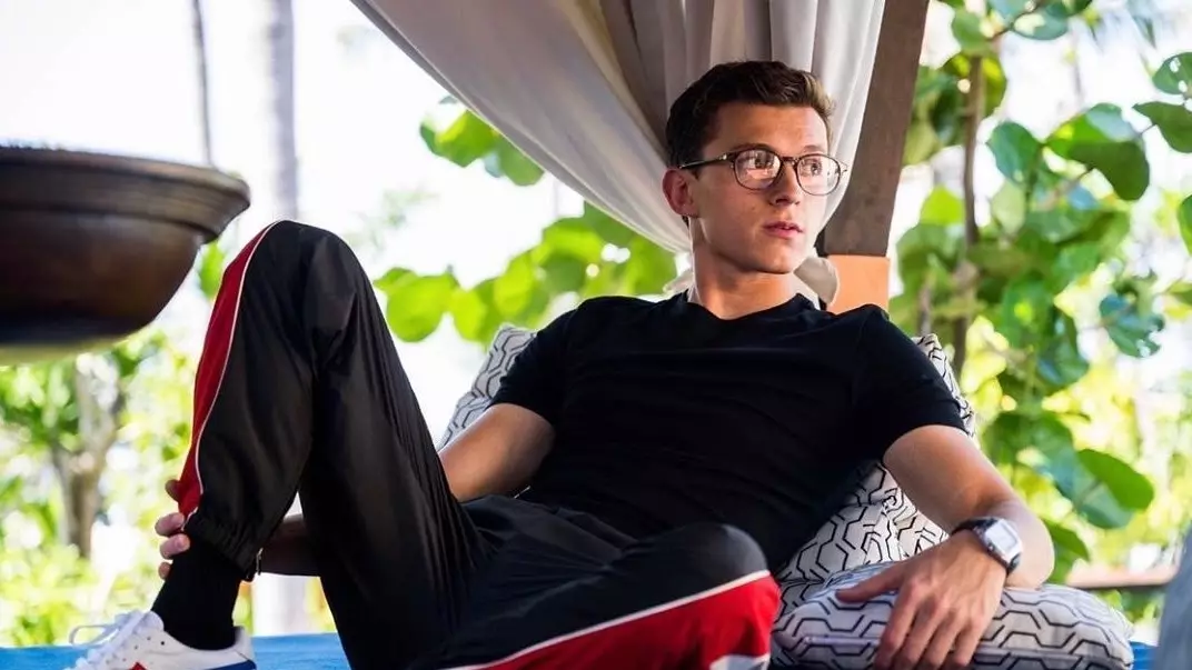 Tomhollandlookazo nke ụbọchị ụgbọ oloko si n'ụlọ.jpg