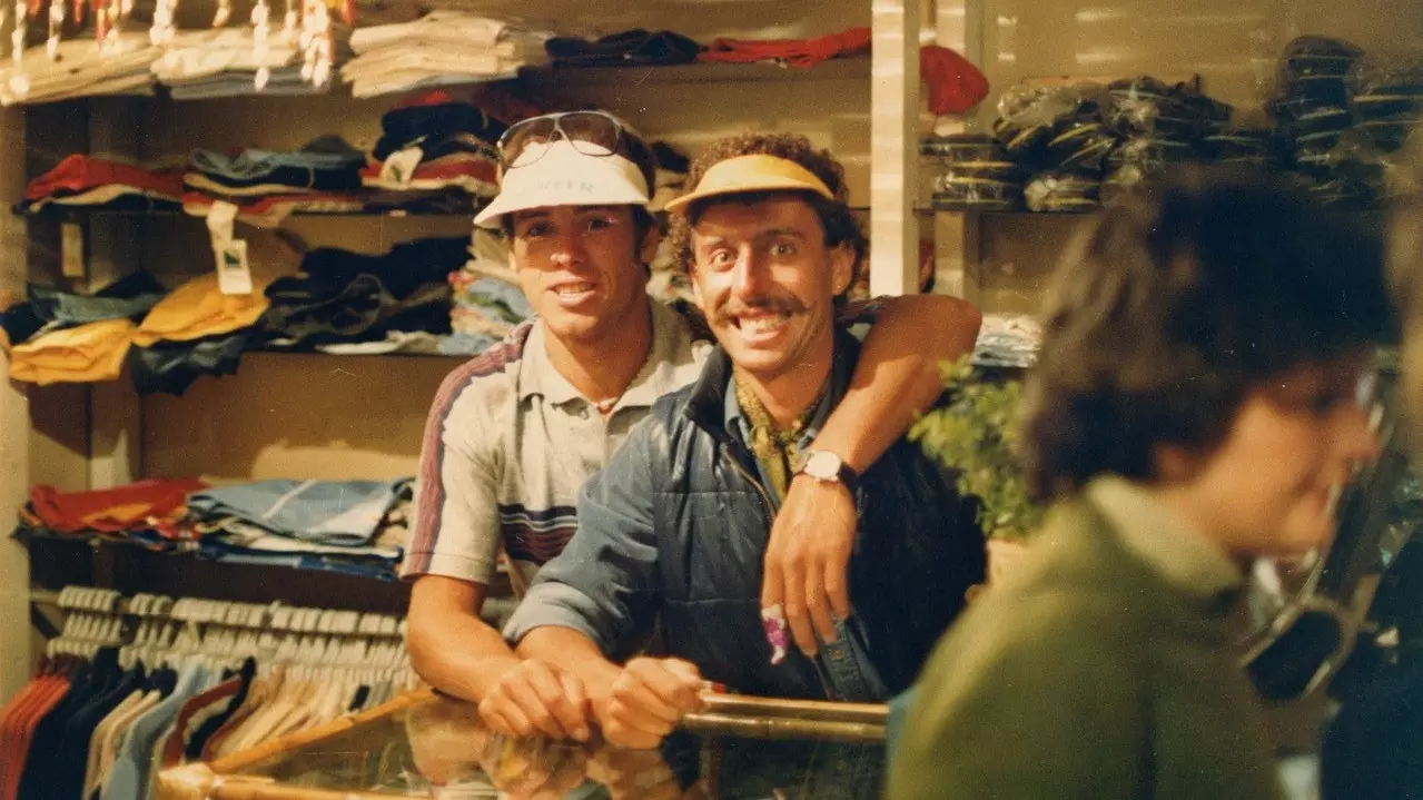 Foto antiga dos irmãos Aguerre em sua loja.