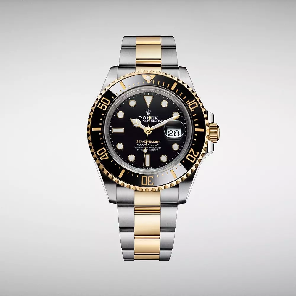 Ka Rolex siri duru ụwa elekere ihe karịrị otu narị afọ