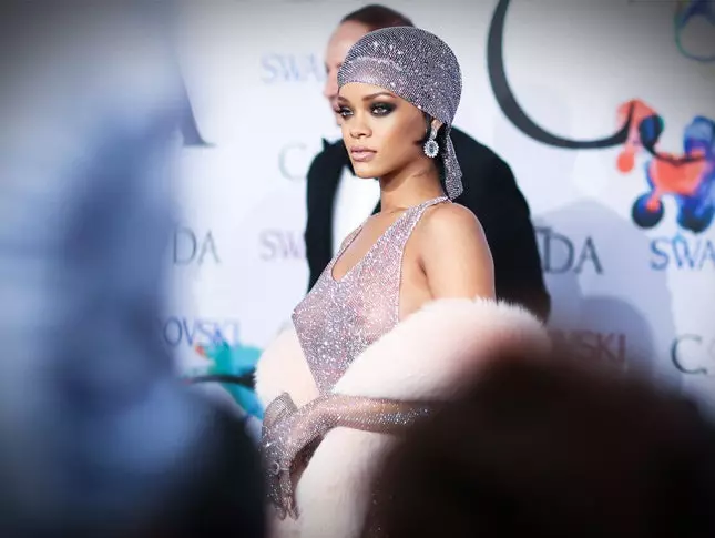 Meedercher vun der Woch rihanna nude cfda