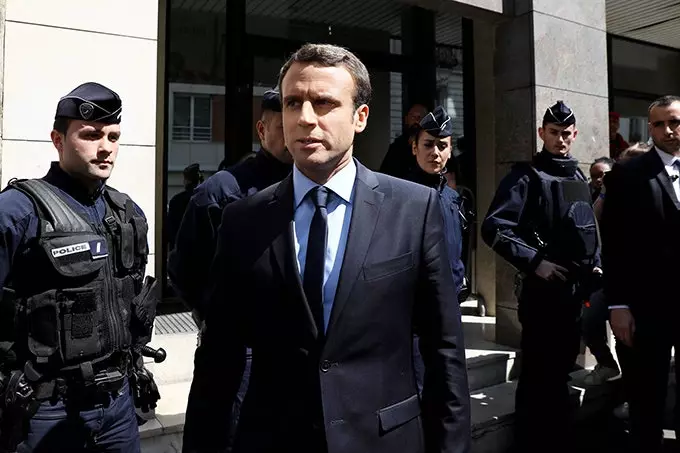 Emmanuel Macron suti