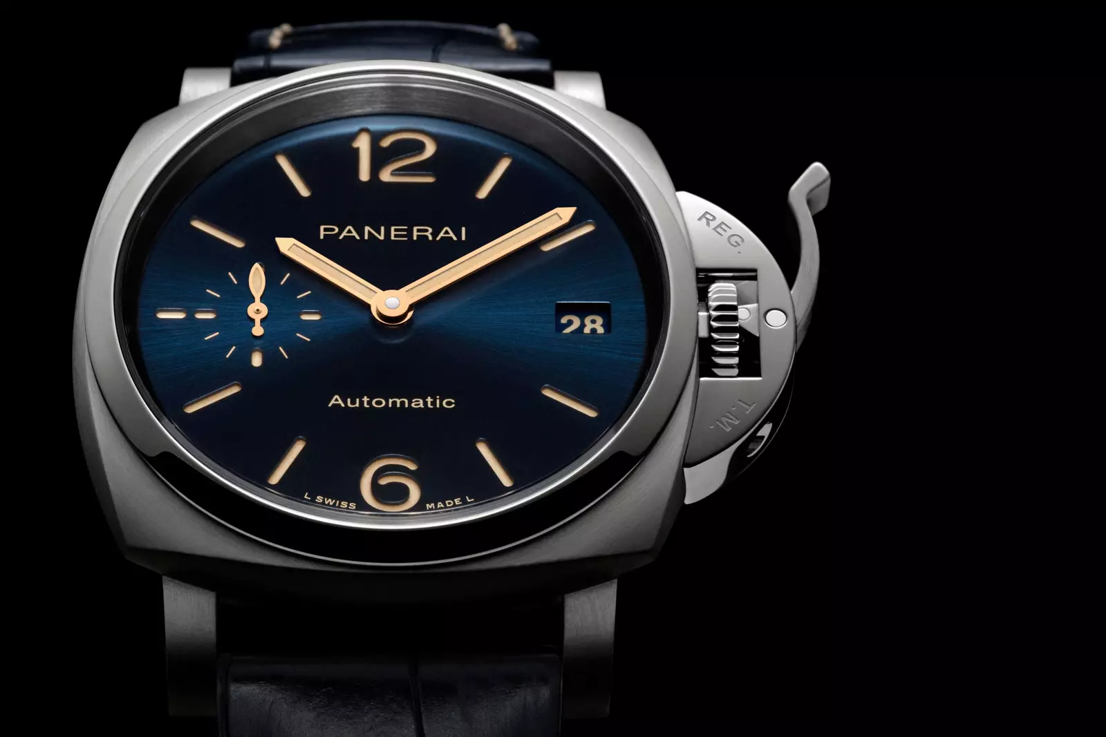 Panerai modeli tradicionalno imaju veliko kućište, ali su ih usvojili i muškarci i žene.