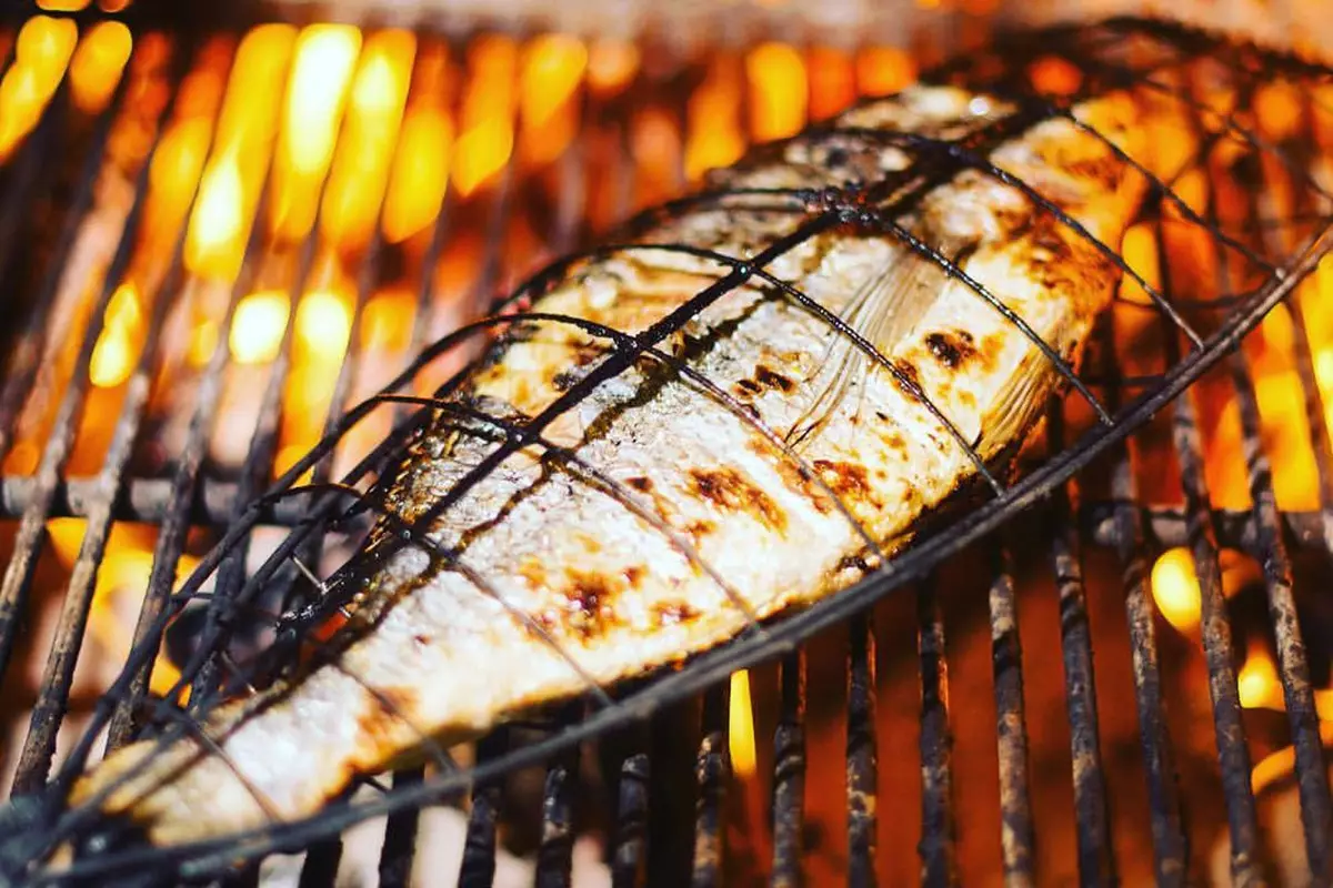 Specialiteten i det catalanske hus er dens grillede fisk, der bringes til restauranten direkte fra havet af dets...