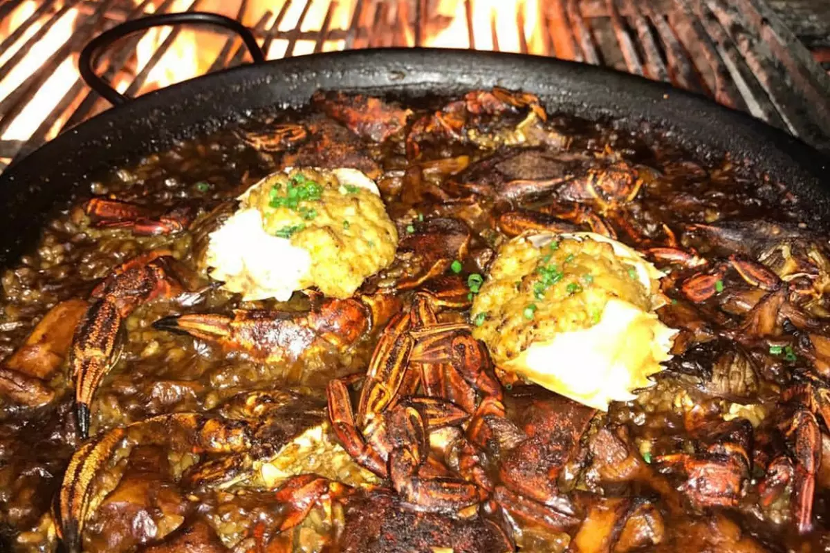 Dry rice with ncoras and rosiñols.