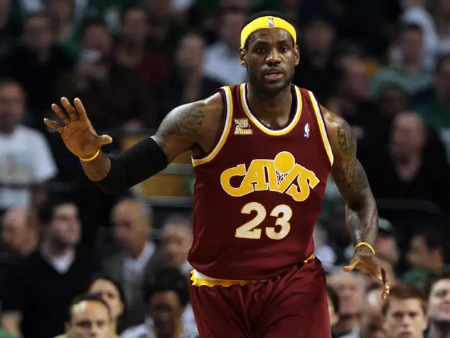 ULebron James ubuyela eCleveland