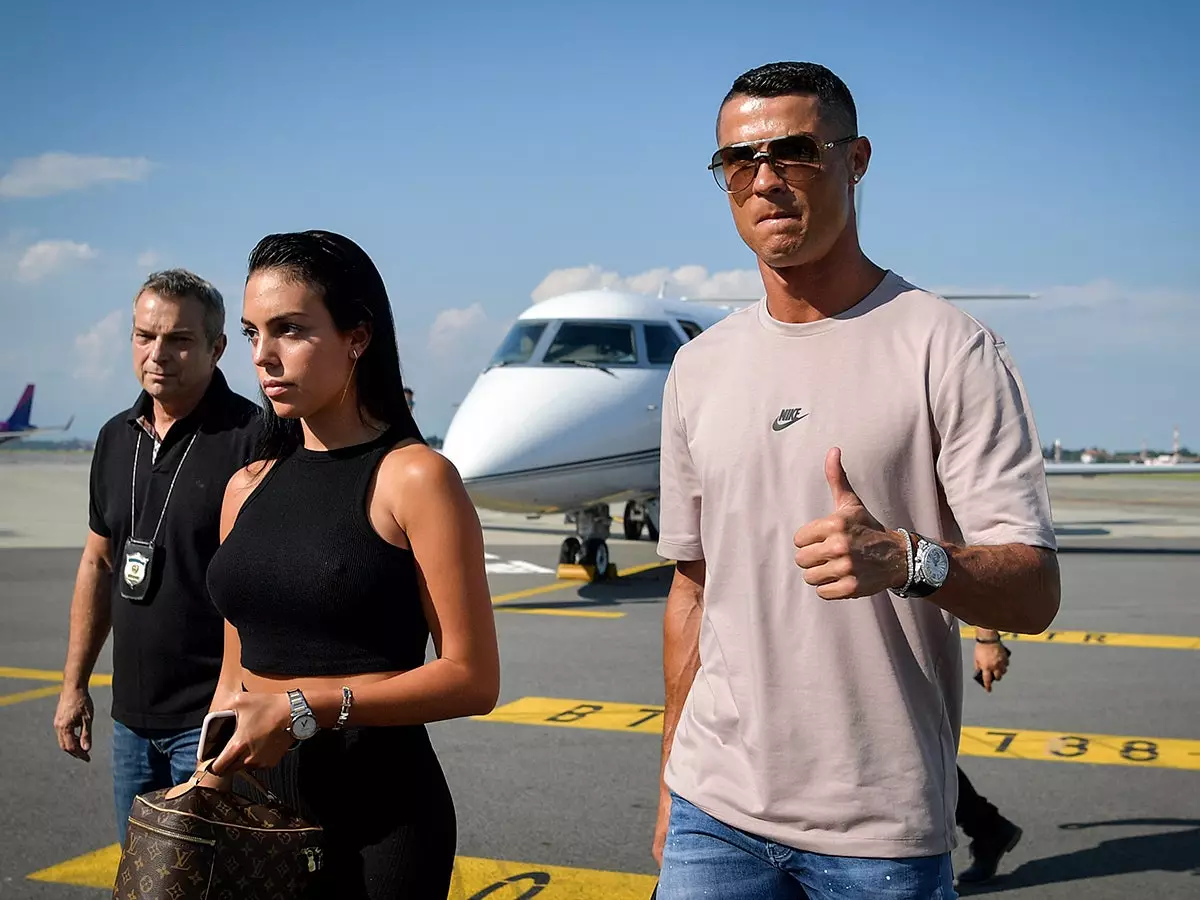 Bywyd moethus Cristiano Ronaldo Turin