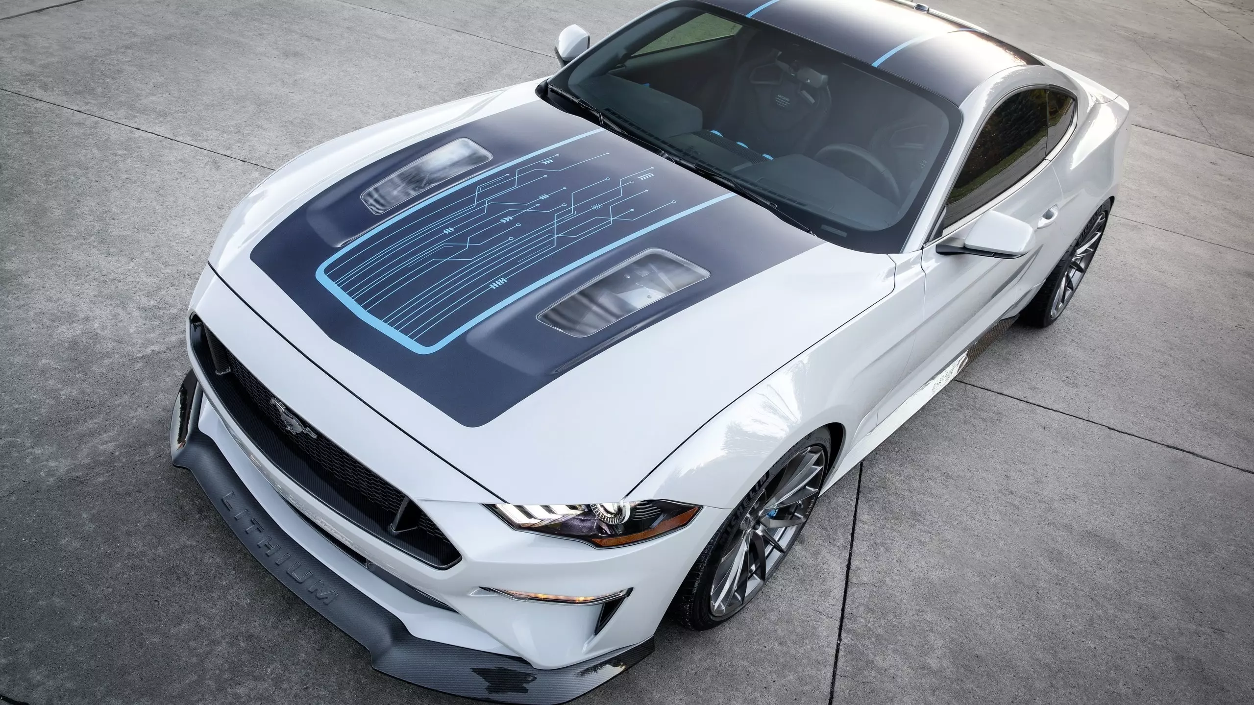 Ta električni Ford Mustang vam omogoča vožnjo s prestavami