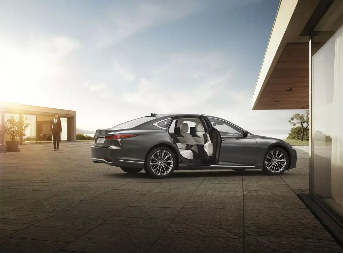 ถ้าอยากรู้ว่าขับรถหรูเป็นอย่างไร ต้องลอง Lexus LS 500h