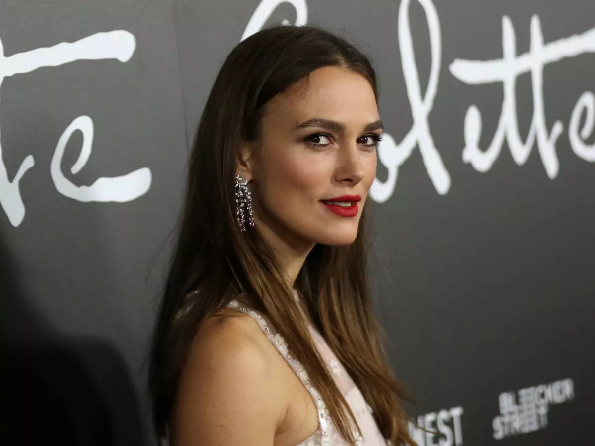 Keira Knightley: koj puas xav tau ntau tus thwjtim?