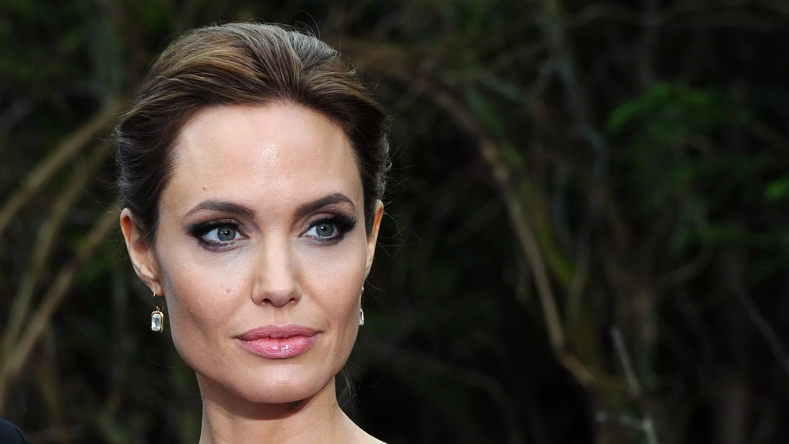 LONDYN ANGLIA 08 MAJA Angelina Jolie bierze udział w prywatnym przyjęciu, podczas którego kostiumy i rekwizyty z Disney's Maleficent są...