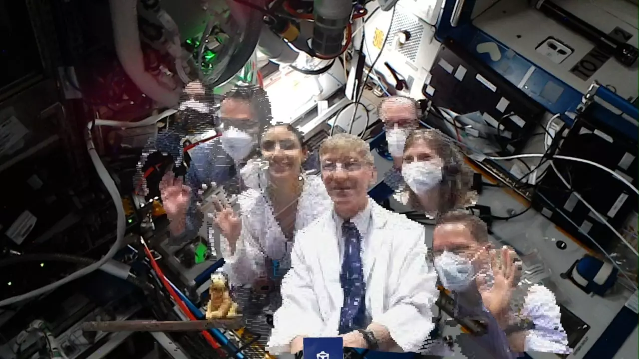 ناسا "هولوټرانسپورټ" ازموینه کړې: دا څنګه کار کوي او ولې دا د فضا سفر انقلاب کیدی شي