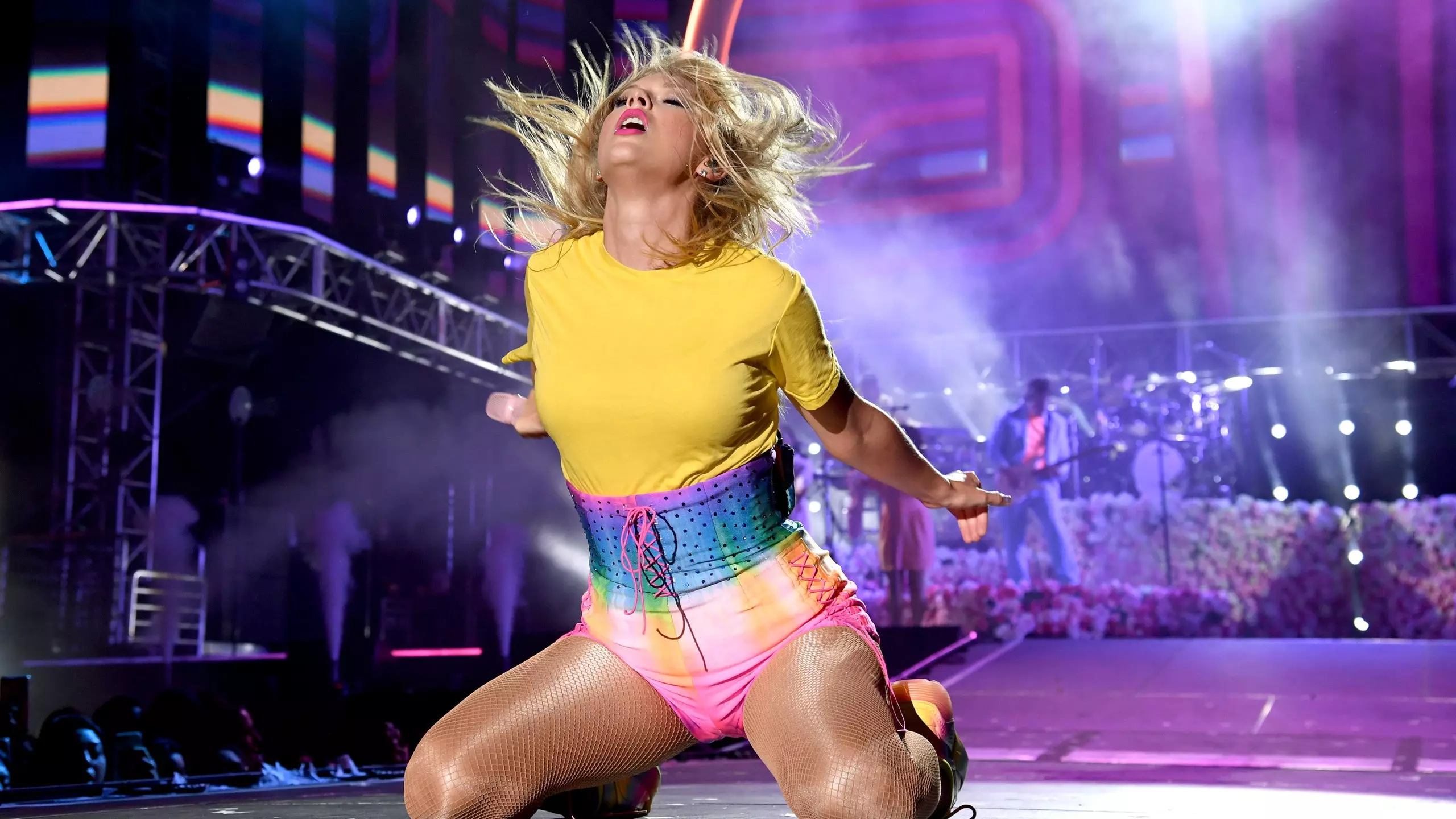 CARSON CALIFORNIA JUNE 01 Taylor Swift si esibisce sul palco all'iHeartRadio Wango Tango 2019 presentato da The JUVÃ‰DERMÂ®...