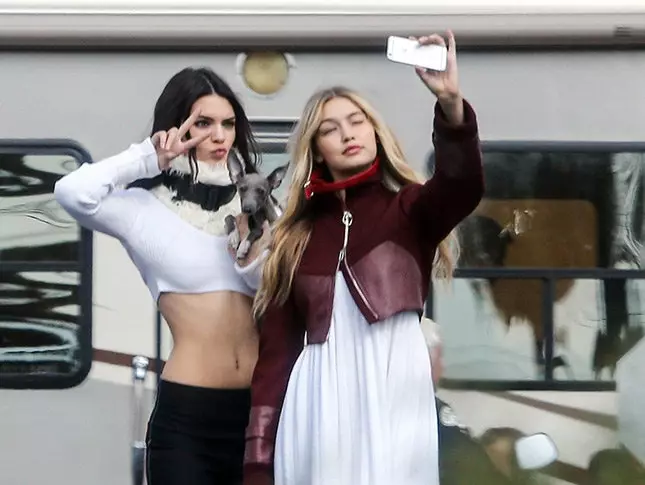 Kendall Gigi Selfie