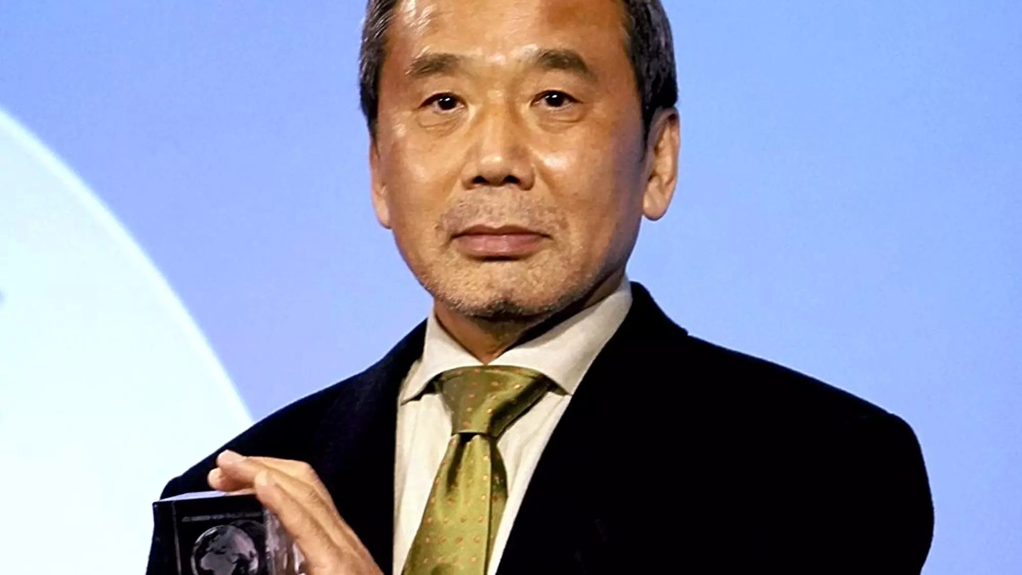 Murakami yn codi gwobr lenyddol nad yw'n Nobel o gwbl yn 2014.