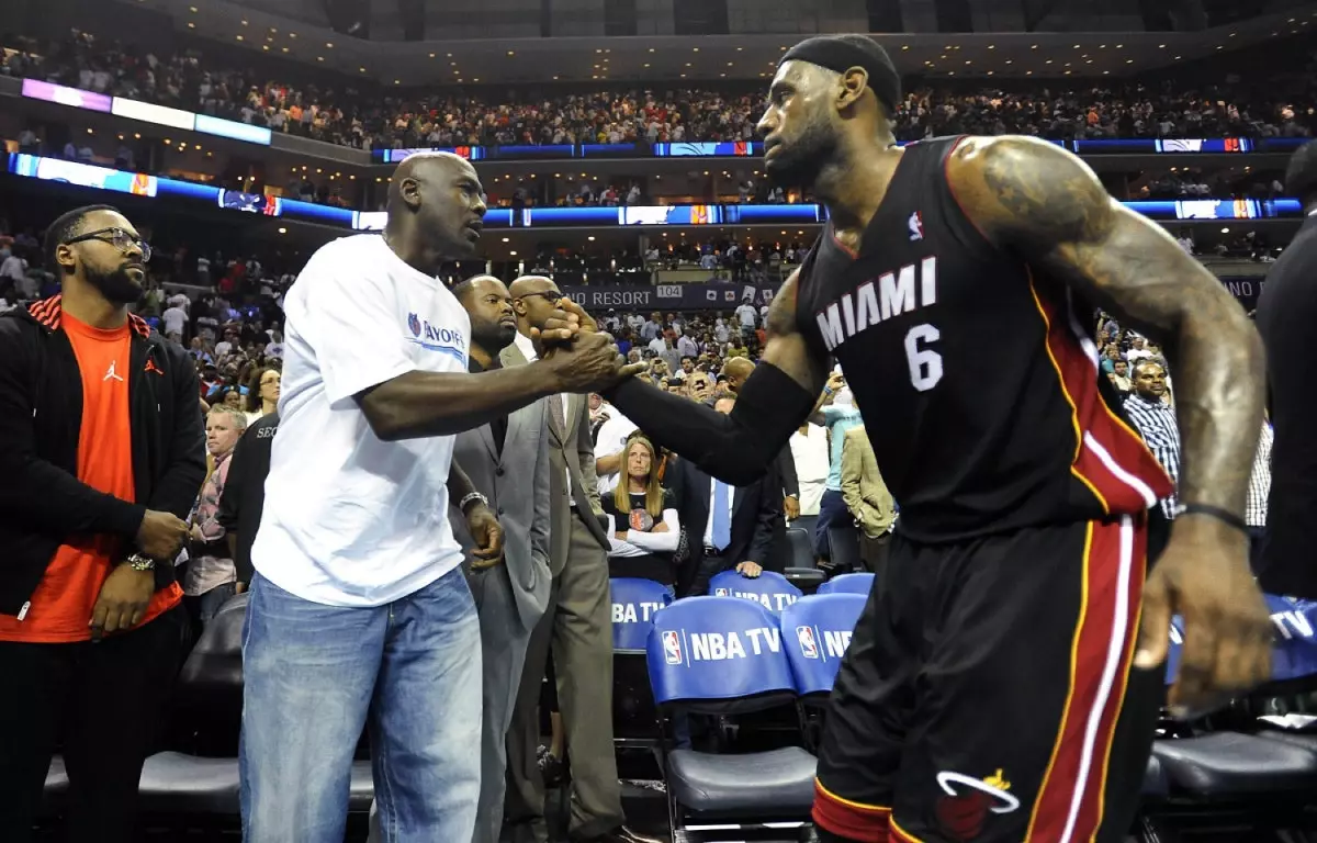 Michael Jordan naLeBron James