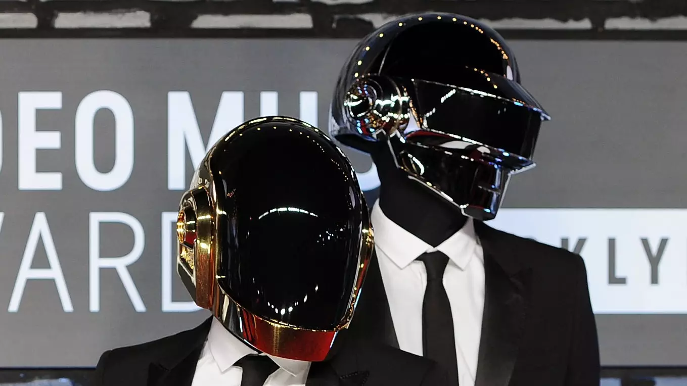 NJUJORK NY 25. AVGUSTA Daft Punk prisustvuje dodjeli MTV Video Music Awards 2013. u Barclays Centru 25. avgusta 2013. u...