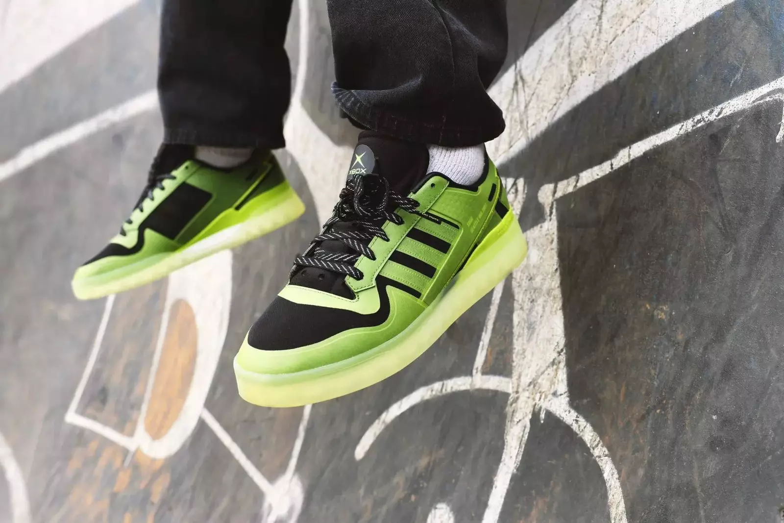 Green Nike adidas New Balance da Air Jordan sneakers don haka za ku iya nuna launi na wannan fall tare da aji