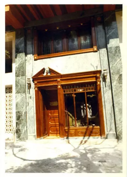 Facade of the Pajares tailor shop pa Paseo Eduardo Dato mu 1971.