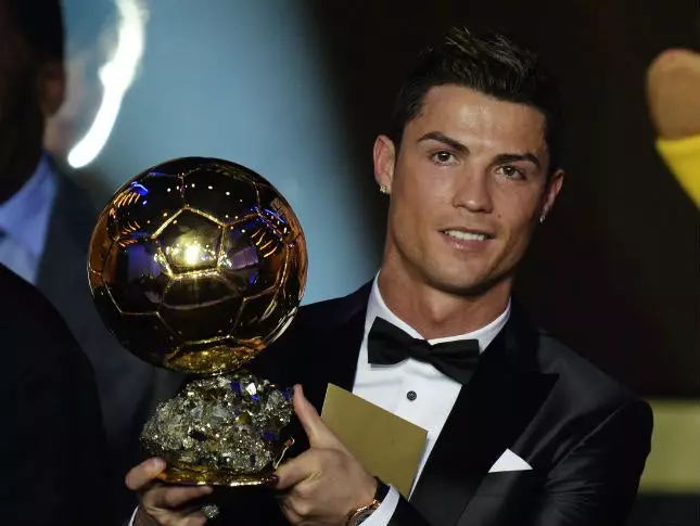 Ug ang 2013 Ballon d'Or moadto sa… Cristiano Ronaldo!