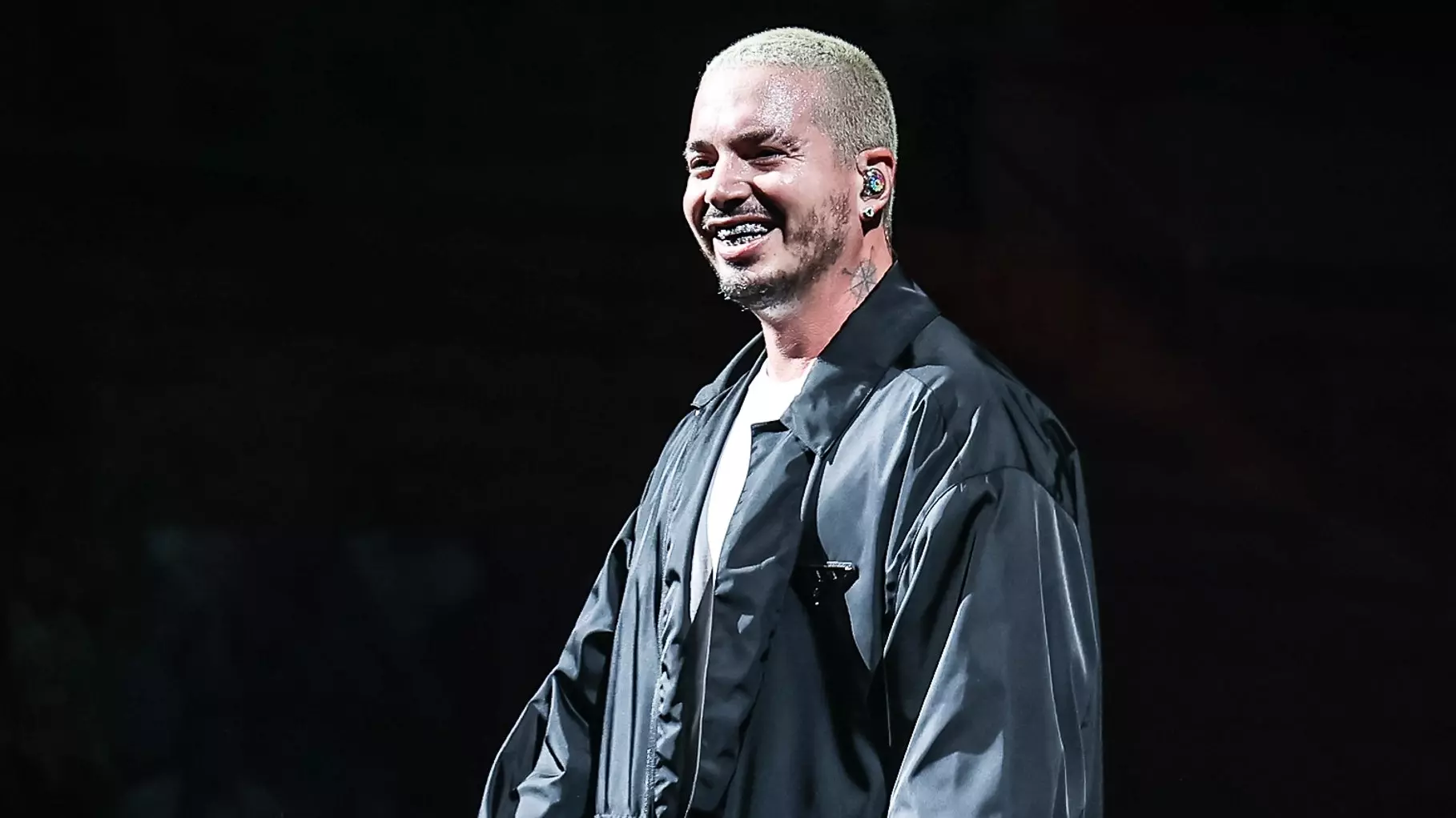 J Balvin ger en konsert i Florida.