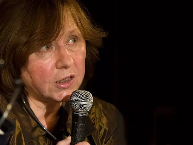 Svetlana Alexijevich Hadiah Nobel Sastra 2016