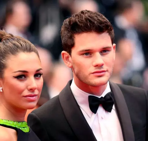 Jeremy Irvine le Blanca Surez