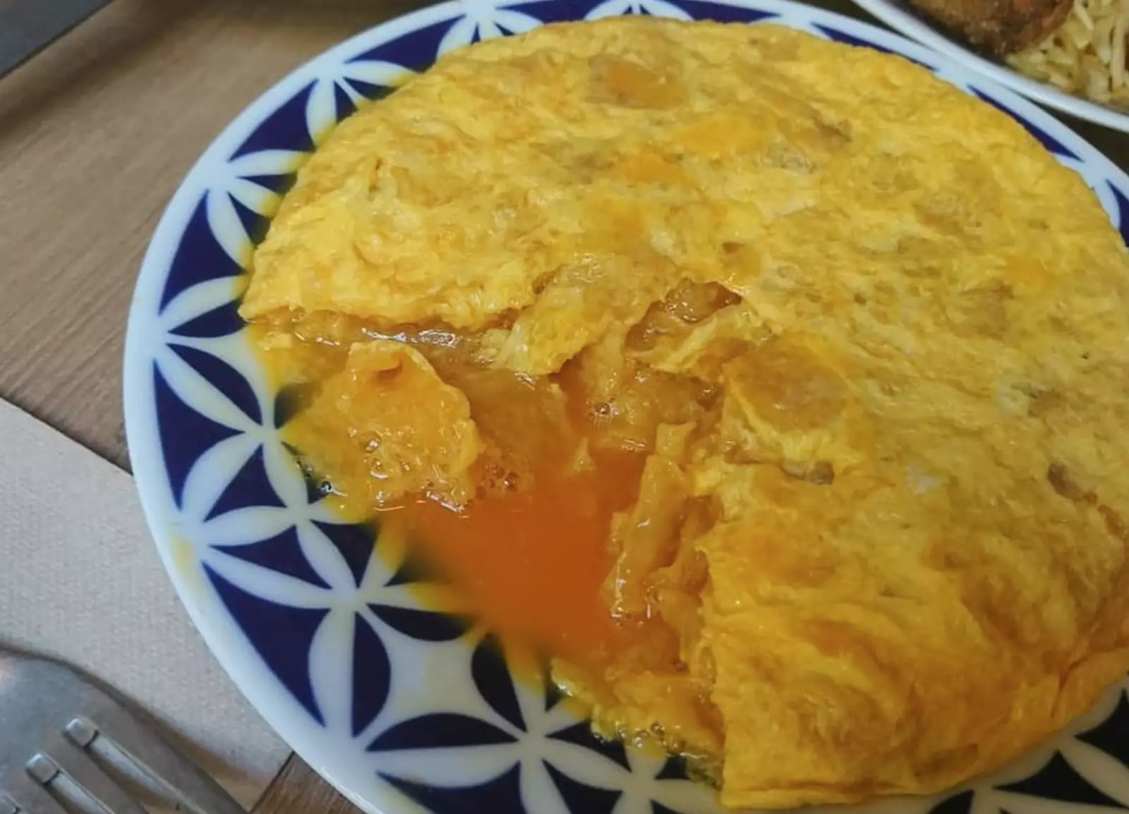 4 opsione omlete me patate që mund t'i porosisni në shtëpi në Madrid