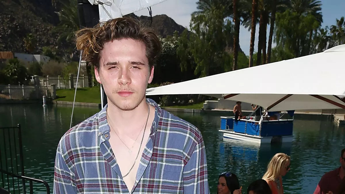 Cluiche brooklyn beckham coachella 2017