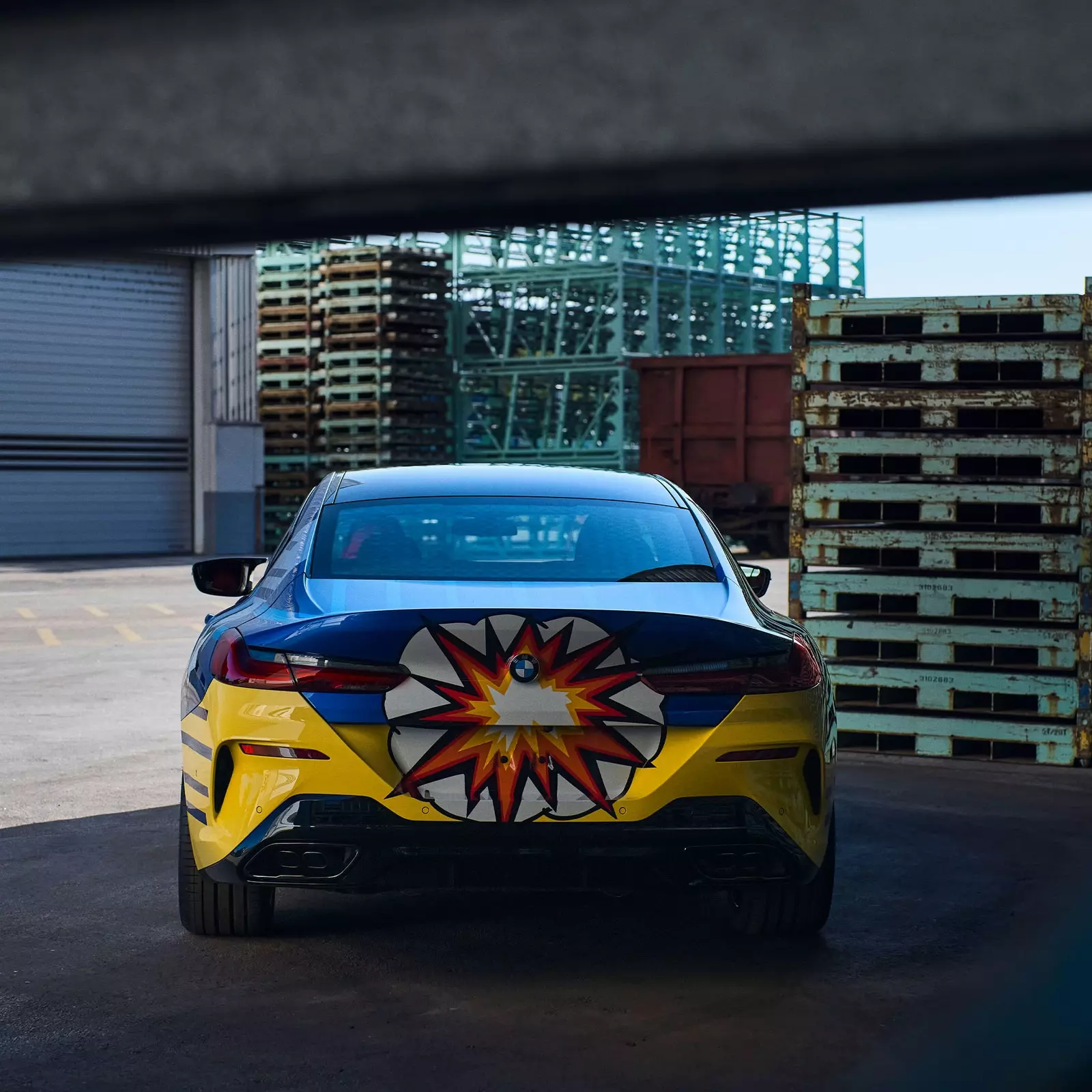 PopArtElemente zeichnen den BMW 8 x Jeff Koons aus ។