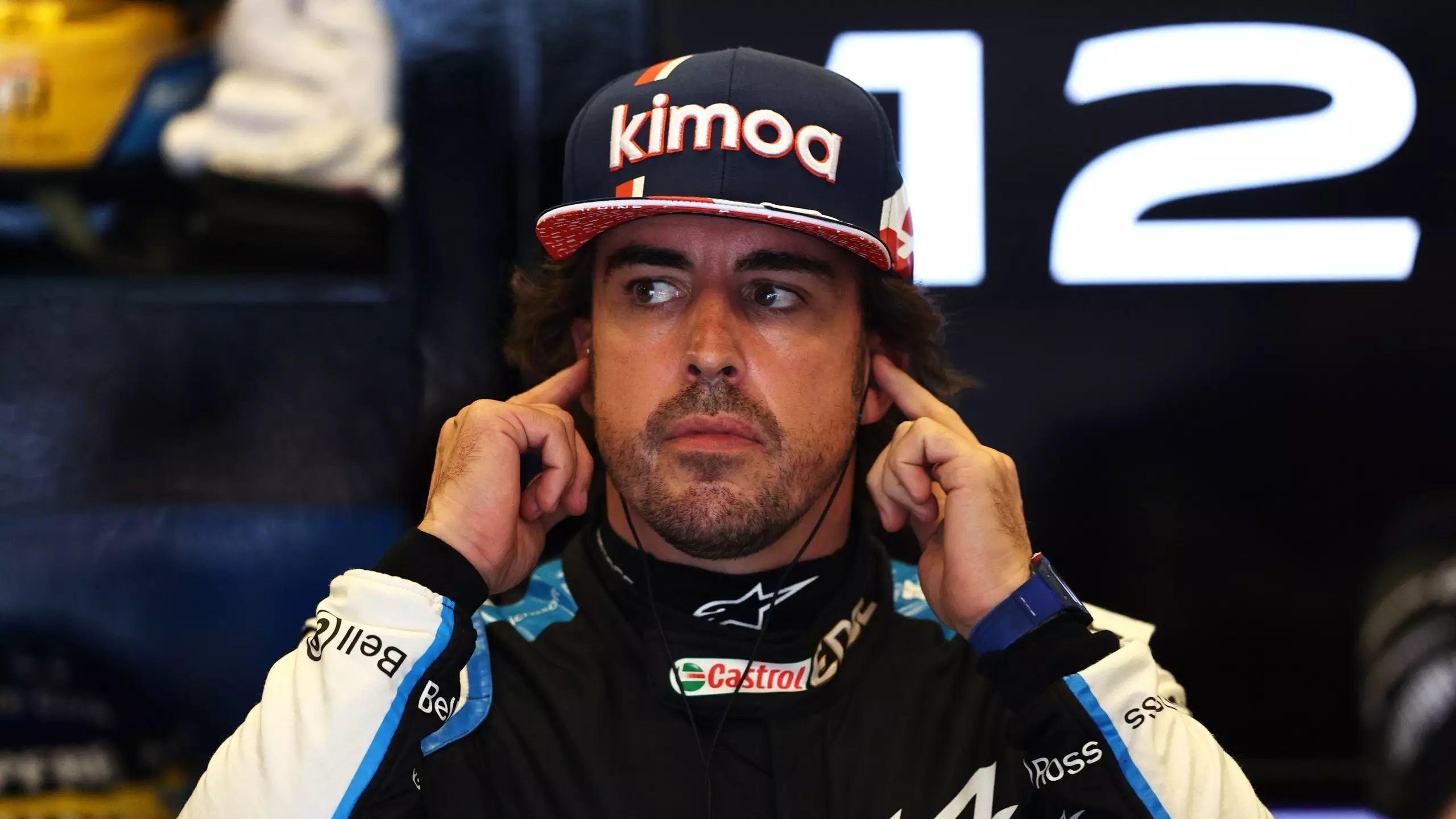 fernando alonso sitting garage