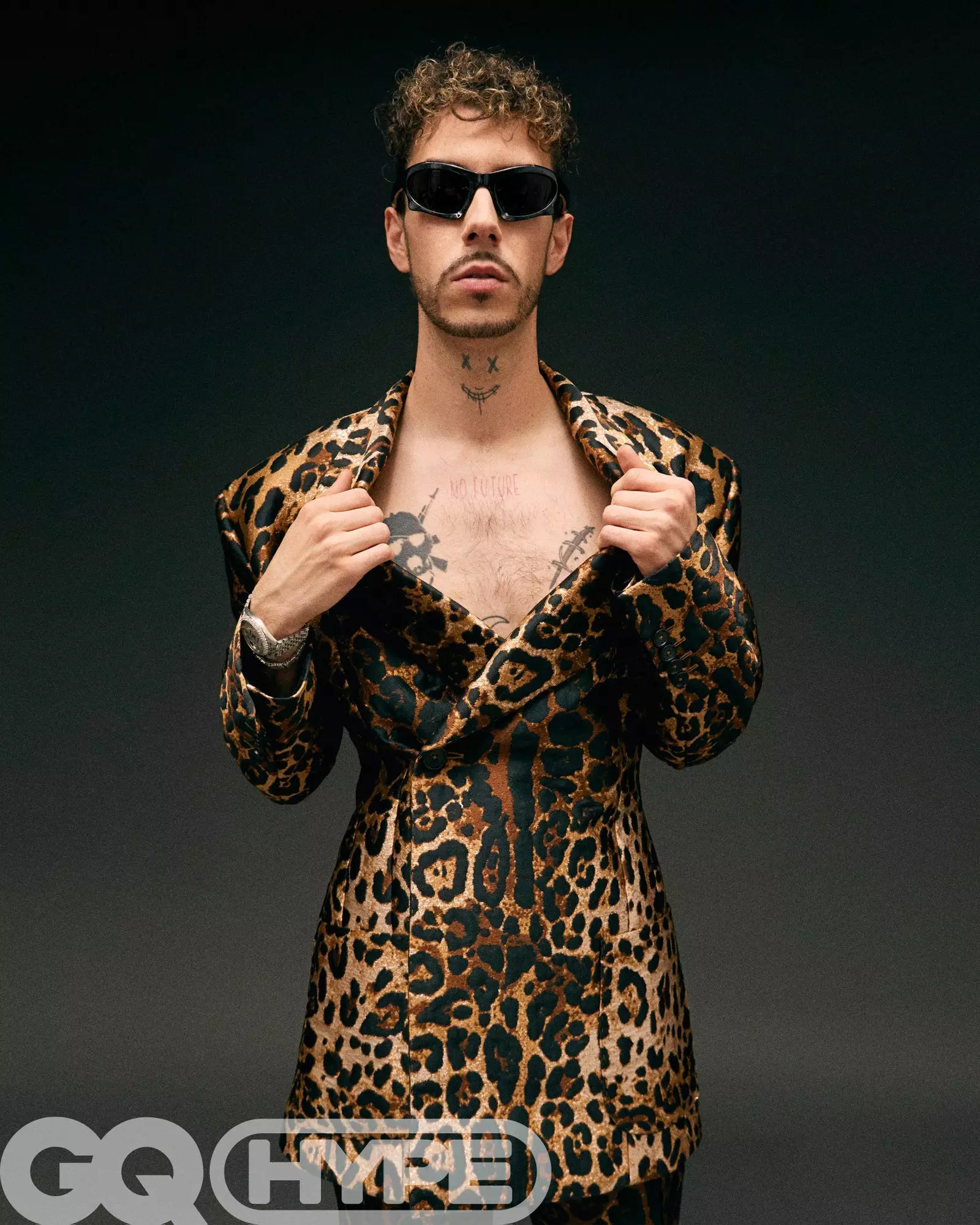 חליפת בעלי חיים דולצ'ה amp Gabbana משקפי שמש Balenciaga