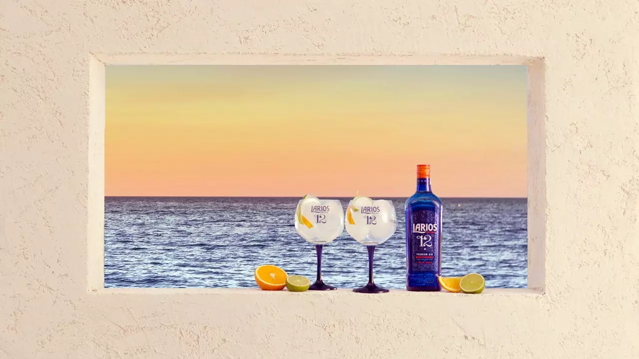 Where to go and how to enjoy them: a guide to the perfect sunsets by the Mediterranean to have a gin and tonic