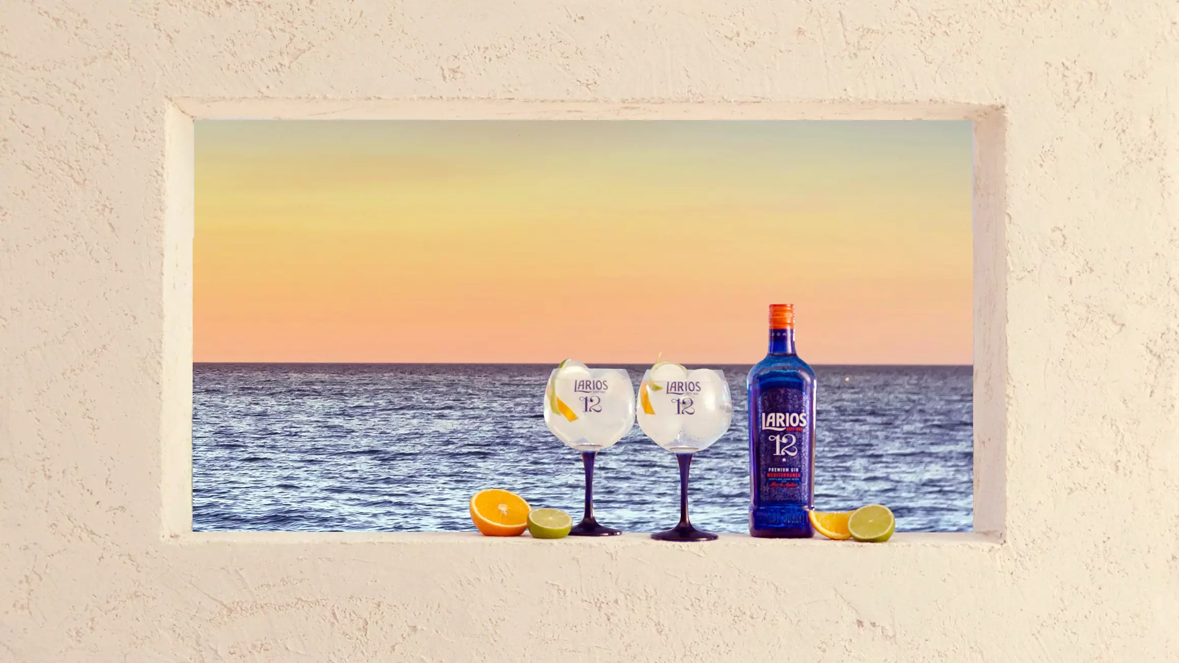 Gin sy tonic terrace Larios fahavaratra Ranomasina Mediterane zava-pisotro mifangaro