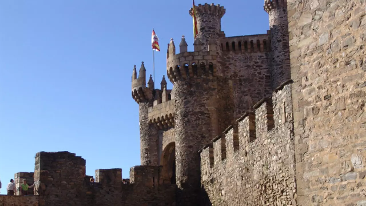 Ponferrada: Gothic pa, 'olo gaogao ma bravas sili ona lelei i Sepania