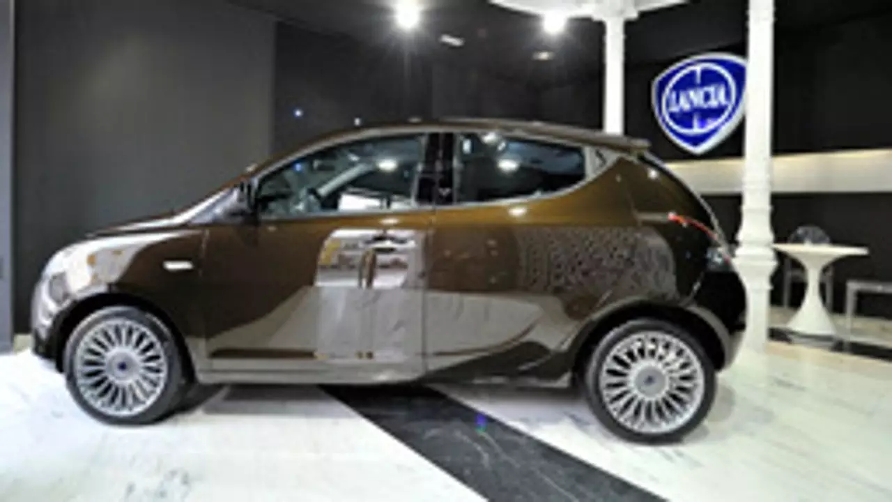 Lancia presents the new Ypsilon with a virtual and real showroom