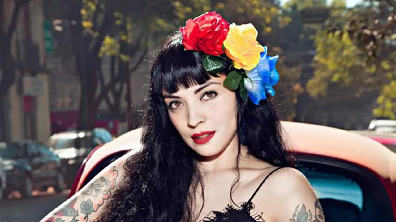 อัลบั้ม 5 (+1) ของ Mon Laferte