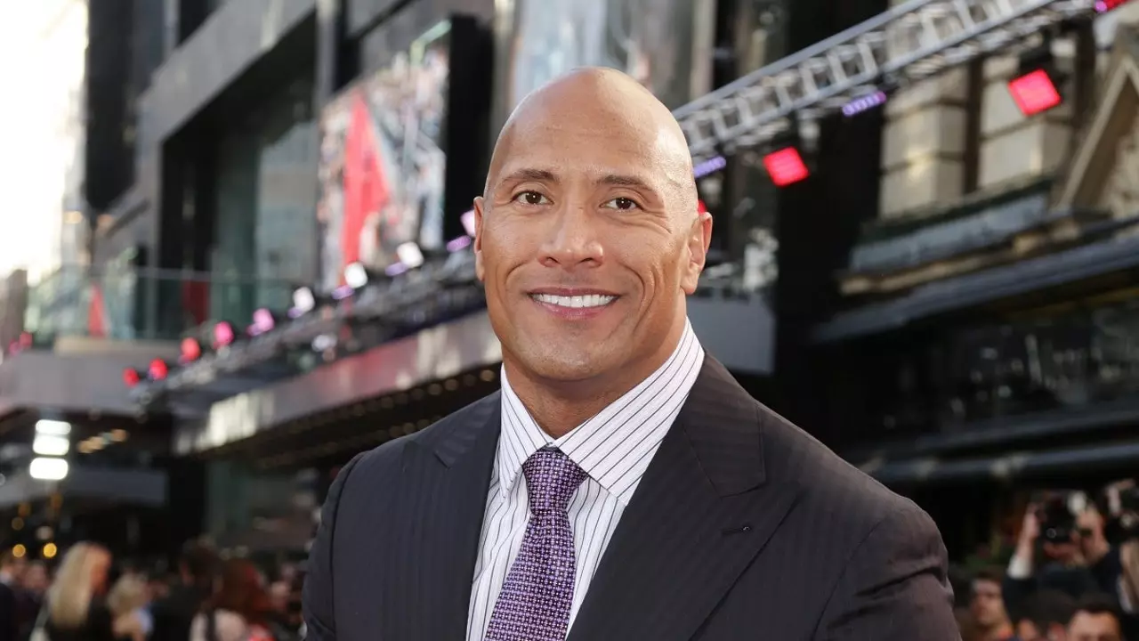 Dit is normaal dat Dwayne Johnson die akteur is wat die meeste verdien: hy was reeds die meeste geliefd deur die publiek