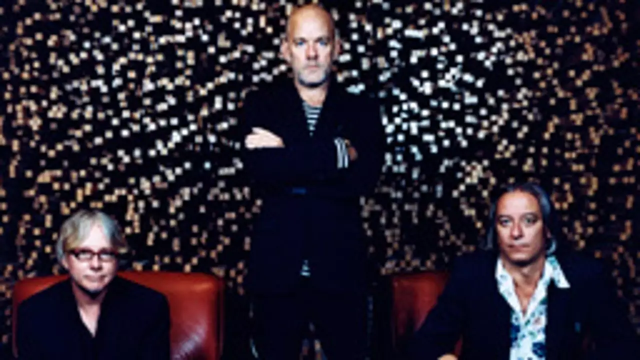 R.E.M. bere erlijioa berreskuratu du 'Collapse Into Now'-rekin