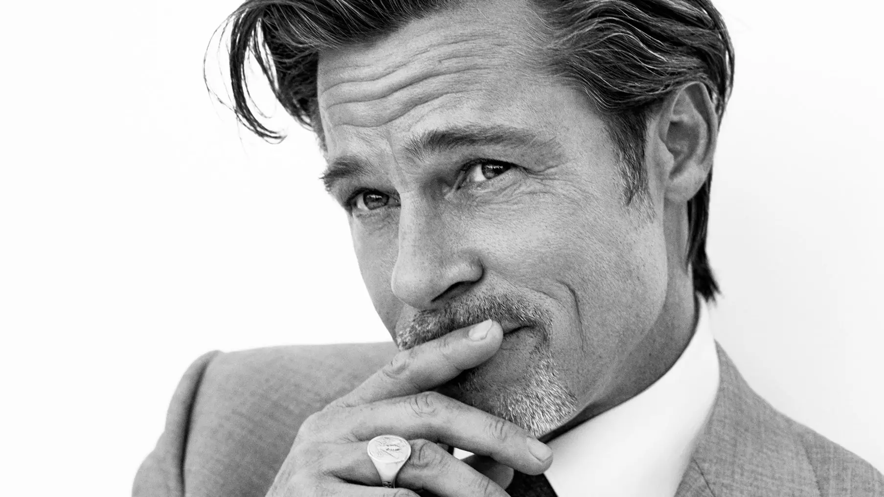 Brad Pitt ti mostra tre look per tornare in ufficio nel modo più elegante possibile dopo aver trascorso...