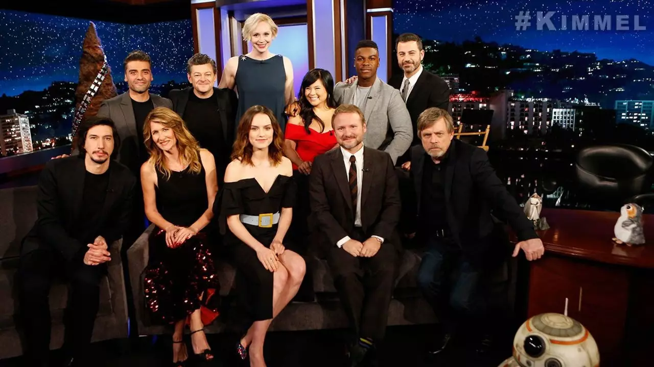 Aeth (bron) y cast cyfan o 'The Last Jedi' i sioe Jimmy Kimmel ddoe