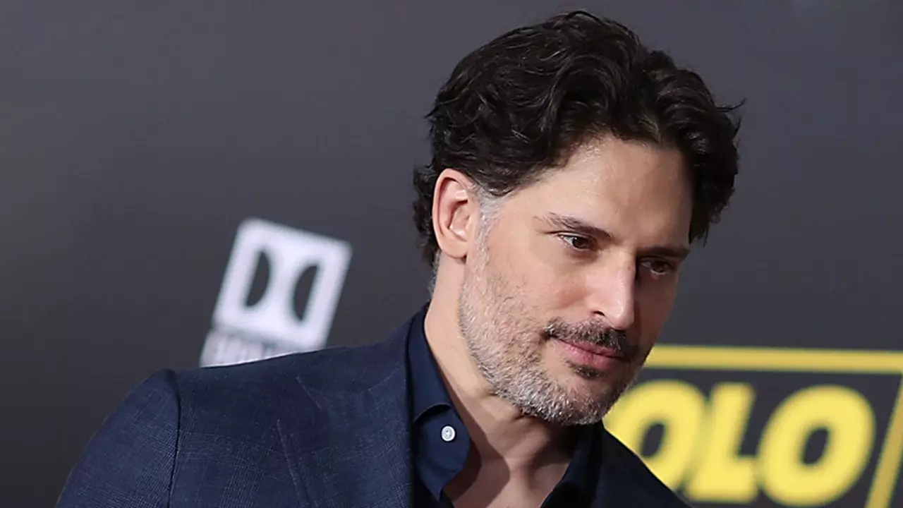 Joe Manganiello gen trick nan ultim fofile chante jevi pi renmen ou nan jou maryaj ou