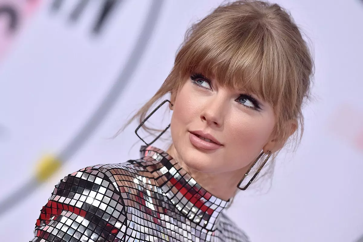 gerbėjai dainininkai socialiniai tinklai taylor swift zainub amir