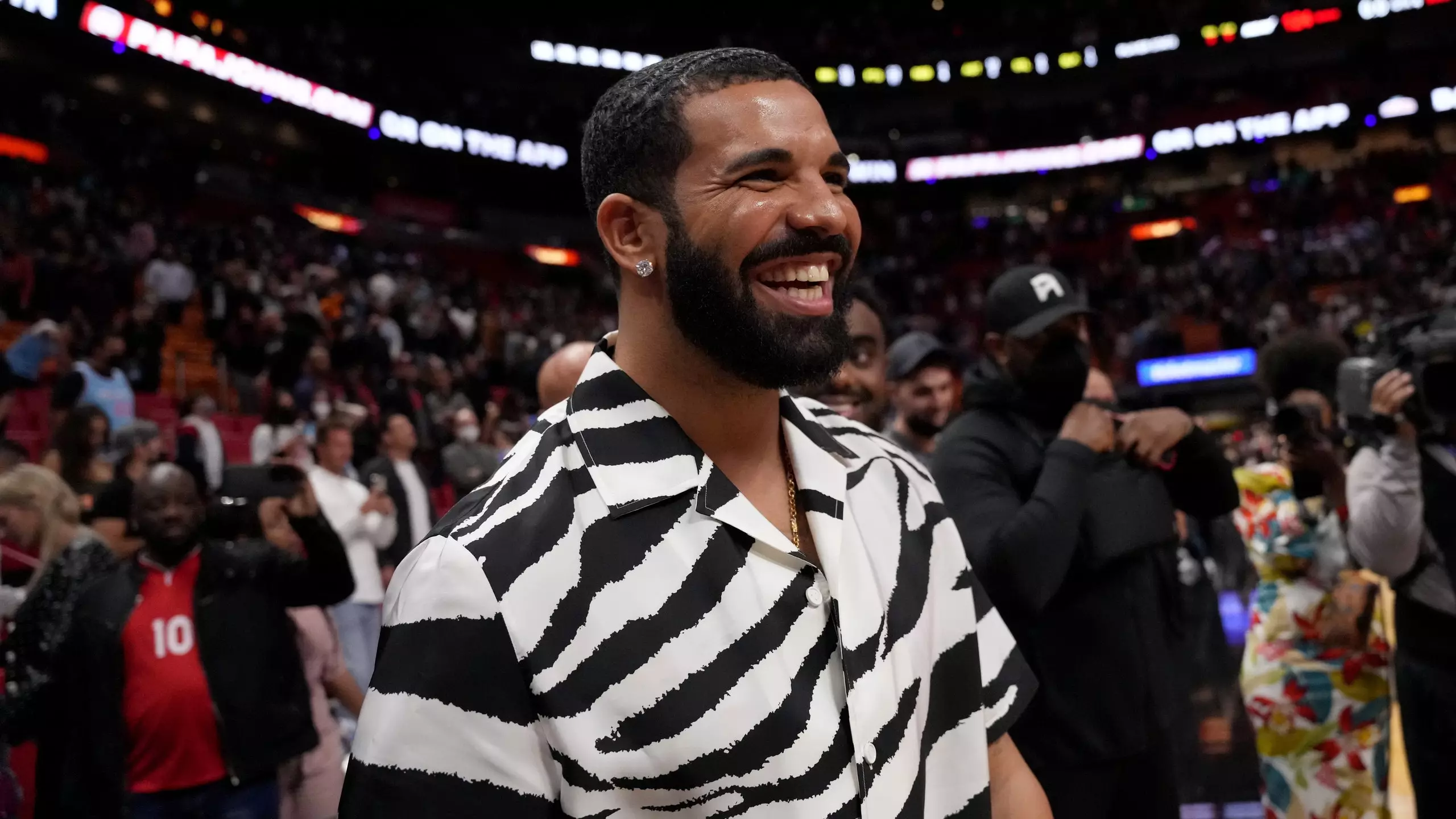 يرتدي Drake's Nike Hot Step Air Terra لون 2022 مثل أي شخص آخر