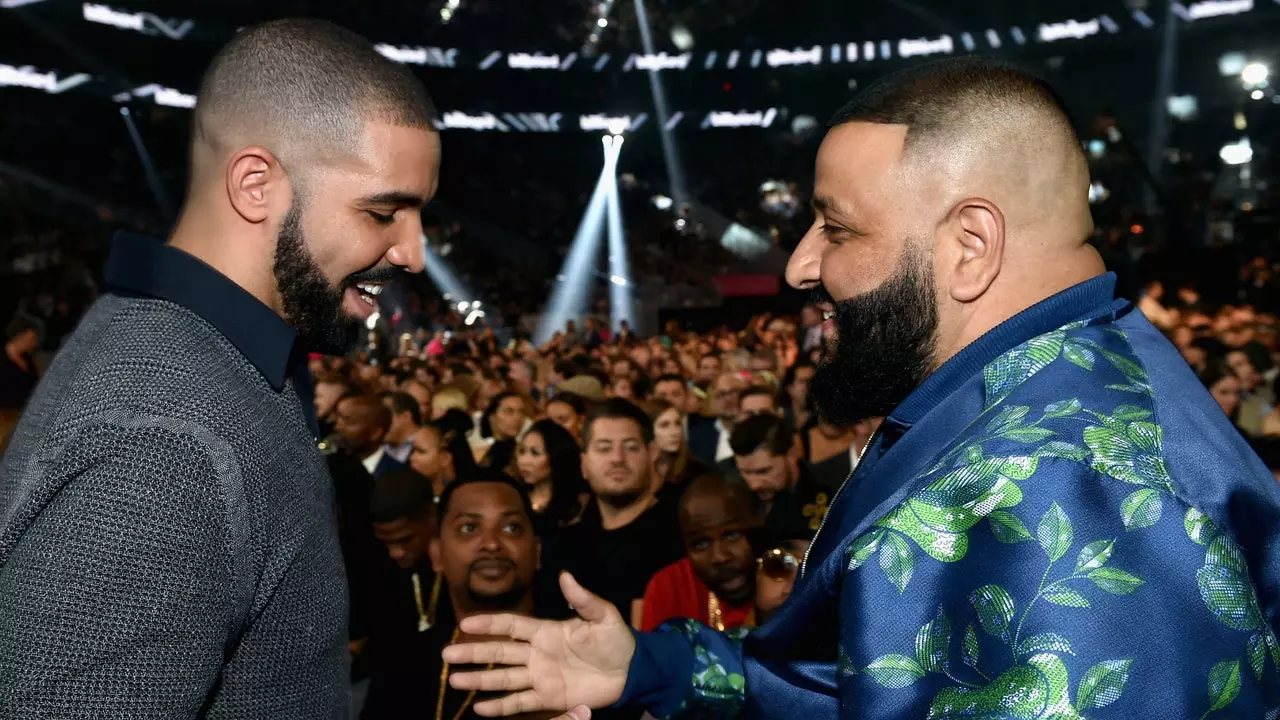 Rolex, který dal Drake DJ Khaledovi, je nepřekonatelný dárek k narozeninám