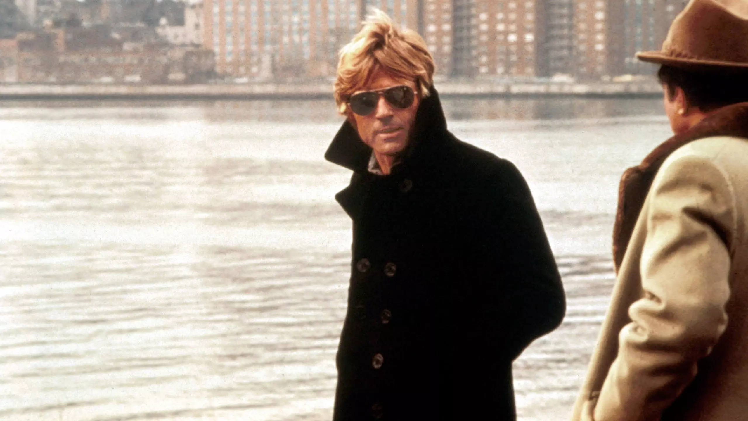 Basic men's coats nganong si Robert Redford ra ang angay nimong tan-awon kung gusto nimo mupalit...