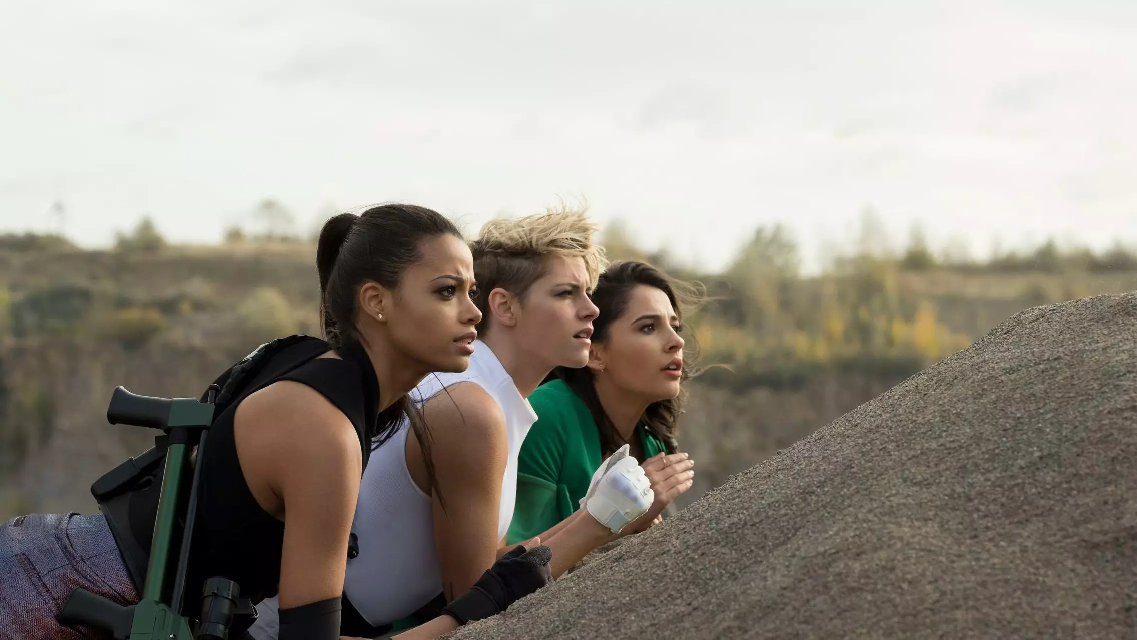 Ella Balinska Kristen Stewart og Naomi Scott leika í Charlie's Angels.