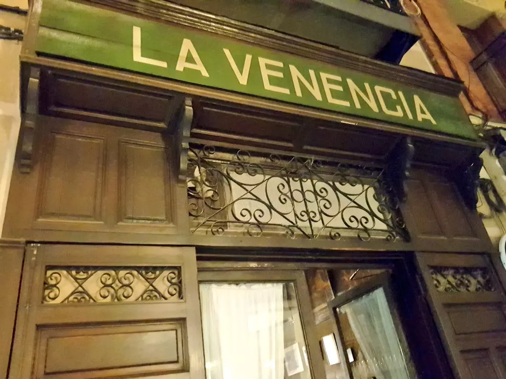 De beste vinbarene for å ha en god vin i Madrid